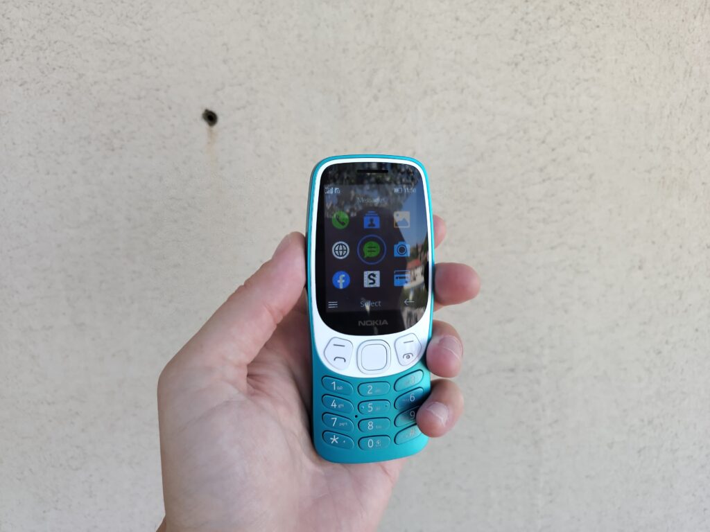 Nokia 3210 (2024) Review – Nostalgia Meets Modern Simplicity | Nokiamob