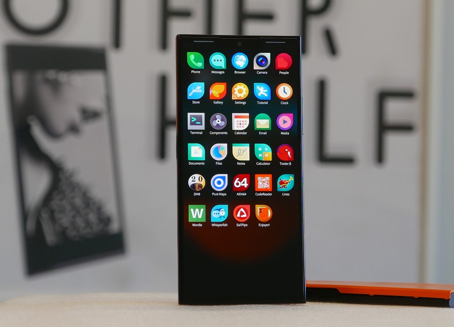 Jolla shows first working Sailfish OS phone | Nokiamob